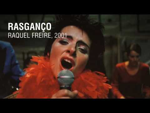 Rasganço filme de Raquel Freire. Cena de Inês ( Ana Brandão) canta Ouvi Dizer dos Ornatos Violeta