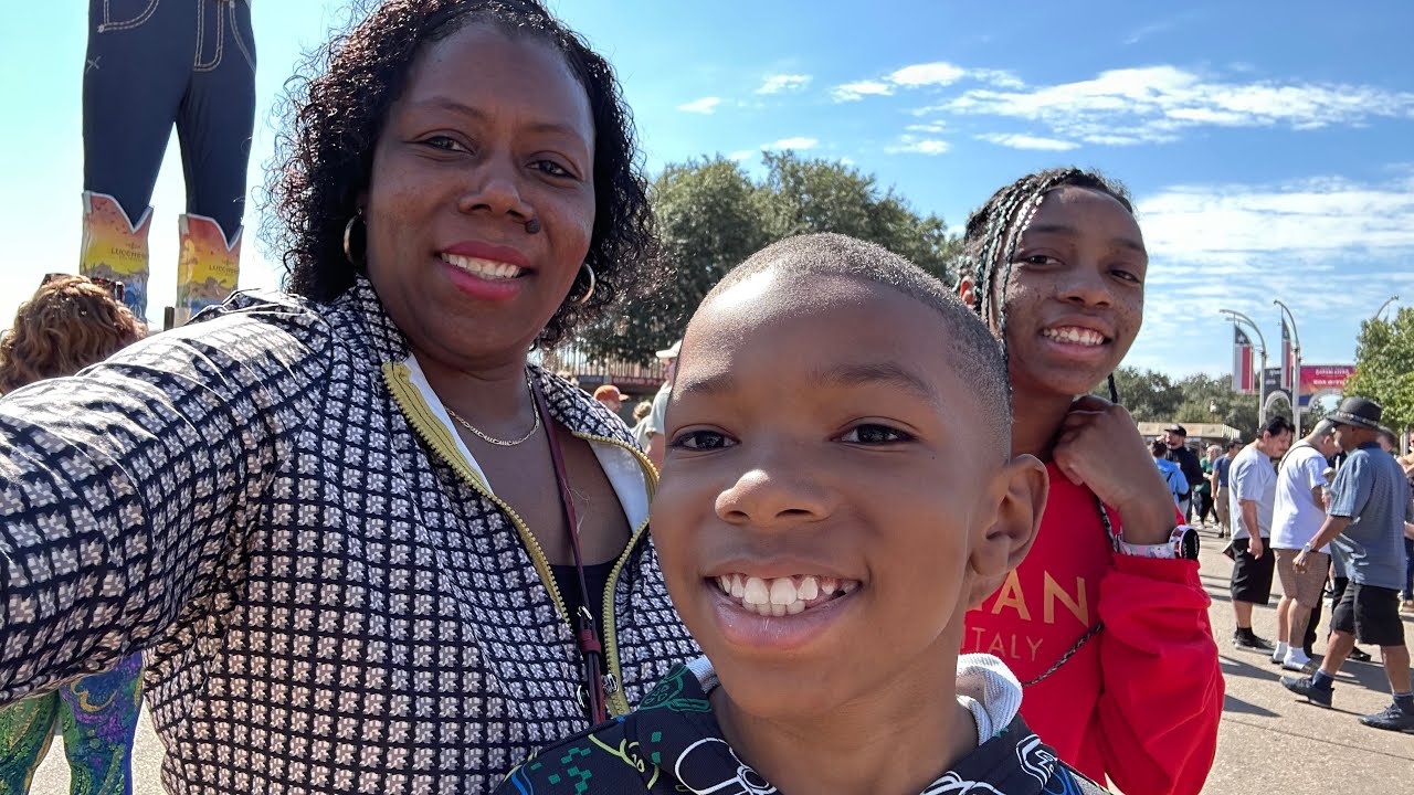 Family Fun at the Texas State Fair #livingmybestlife - YouTube