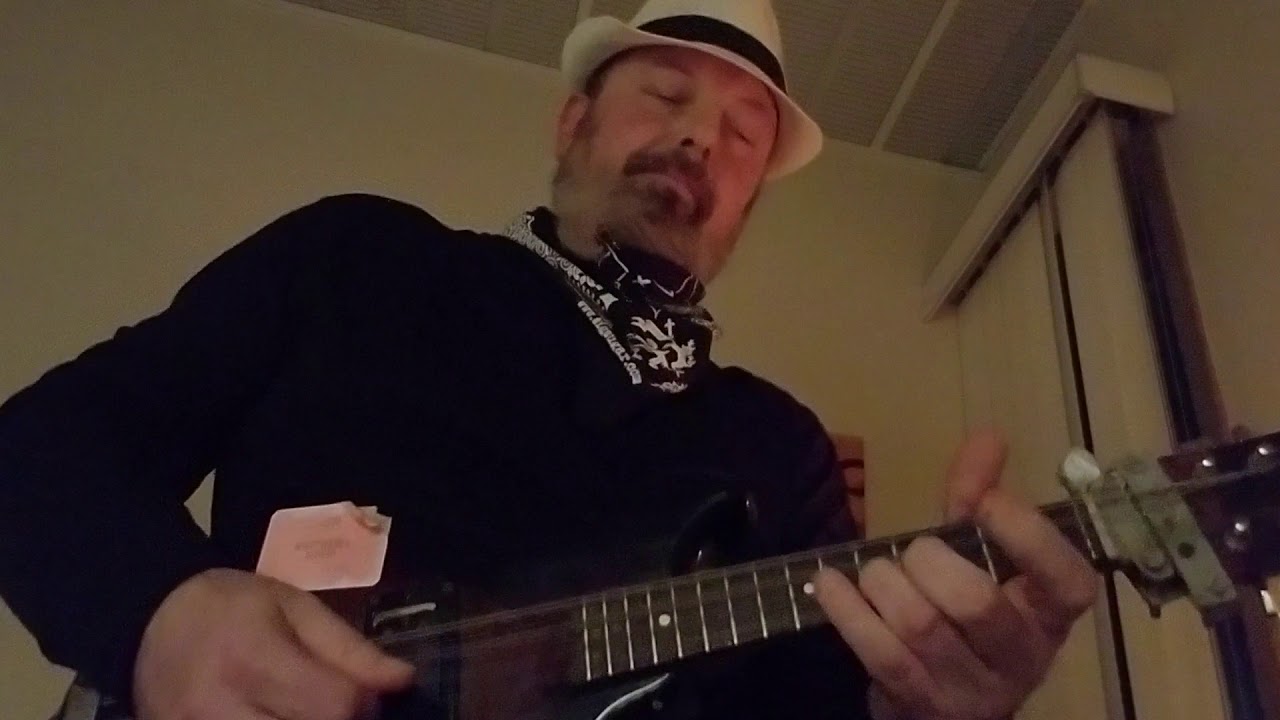 Matt Glover plays Brian Queally's version of a Clare reel. - YouTube