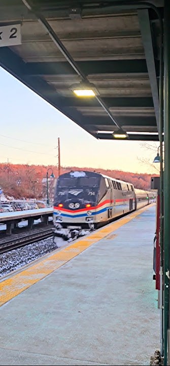 Amtrak #290 Speeds Through New Hamburg Station! - YouTube