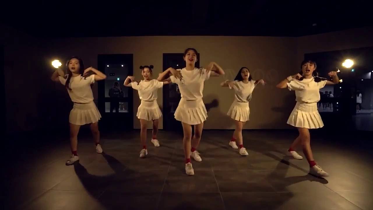 [MIRRORED] VIVA DANCE STUDIO - Dance cover - RUSSIAN ROULETTE - Red ...