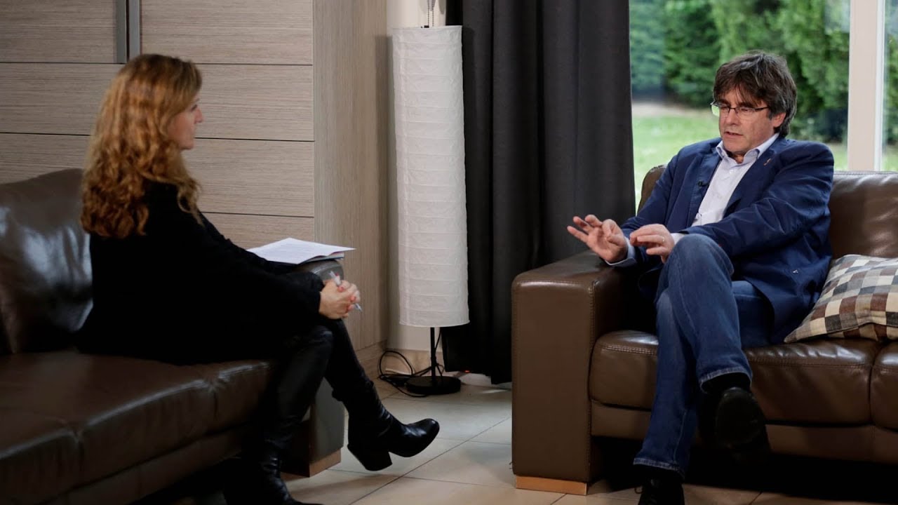 Esther Vera entrevista Carles Puigdemont - YouTube