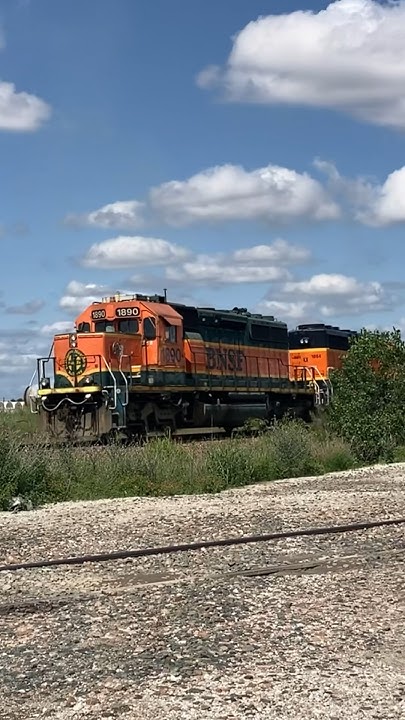 BNSF #1890 (Saginaw, TX) - YouTube