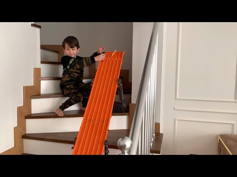Oyuncak yılan niloyaya saldıracak😱Yusuf hotwheels arabalarıyla etkisiz hale getiriyor👏🏻😂👻