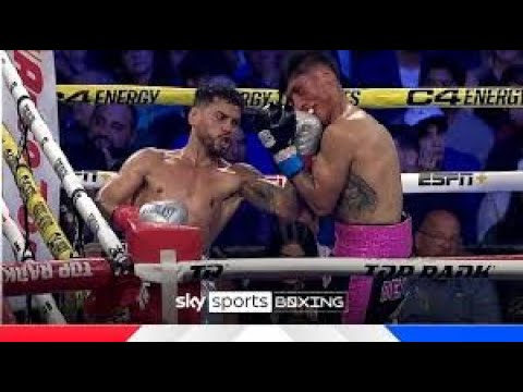 A reversal! Rafael Espinosa defeats Ramirez to become WBO featherweight champion - YouTube