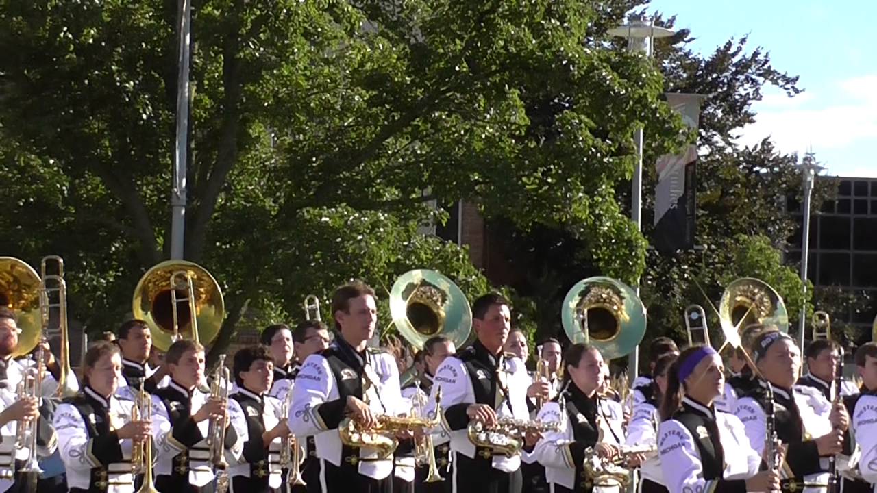 Western Michigan University Bronco Marching Band Playing the Fight Song ...