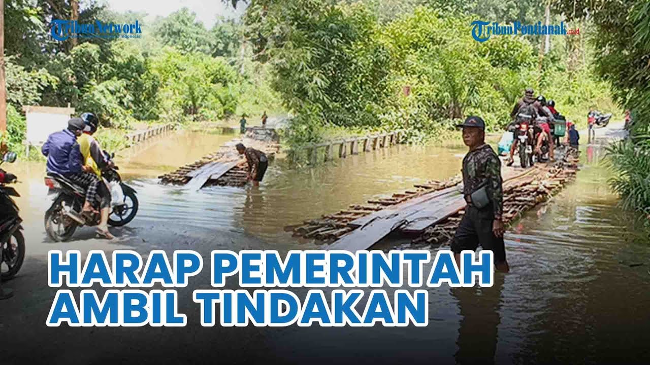 Warga Dusun Selaba Kabupaten Landak Siasati Banjir Dengan Rakit - YouTube