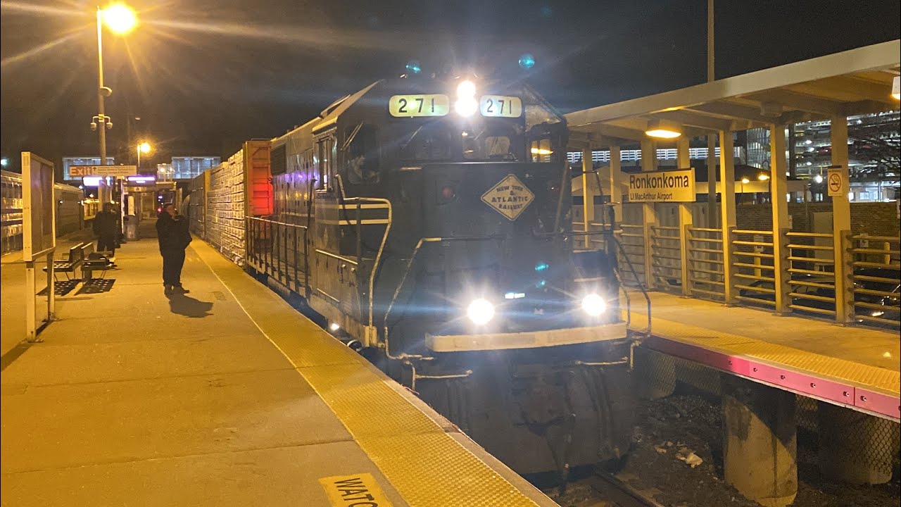 New York Atlantic Railway RS60 departs Ronkonkoma - YouTube
