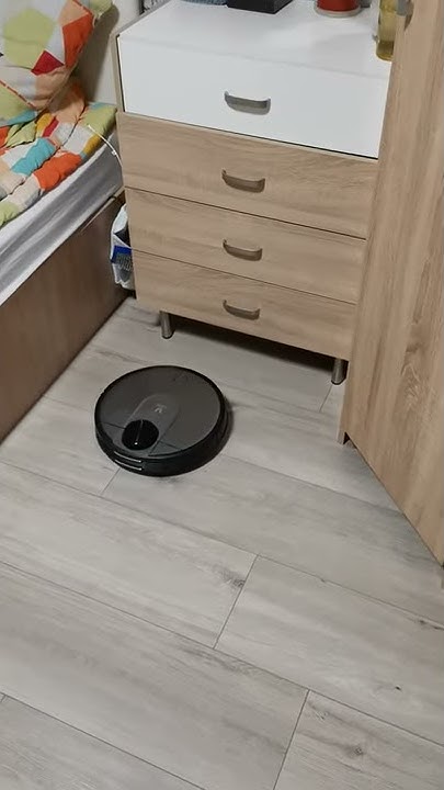 Робот-пылесос Xiaomi Viomi Cleaning Robot паркуется на зарядку под ...