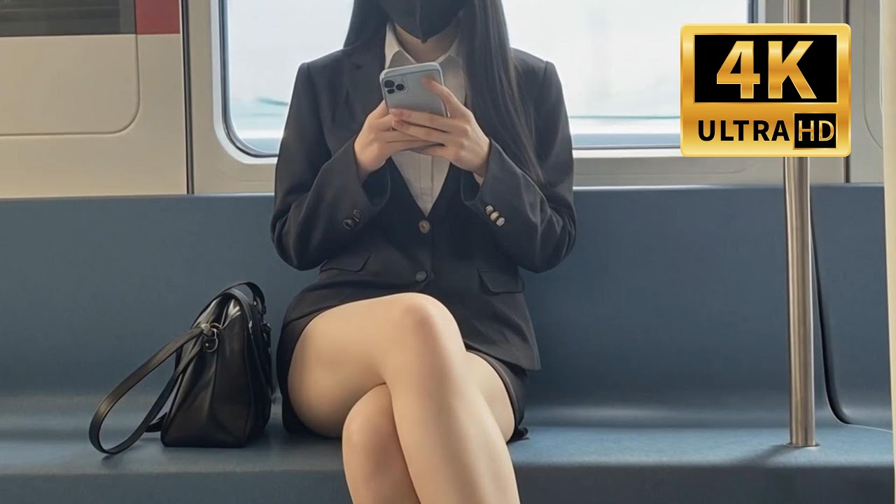電車で前の席に座る美脚な女子 2 #lookbook #kpop #beautiful #model #展開 #妄想 #超絶 #ai #HD #music #美脚 #電車 #電車動画 ...