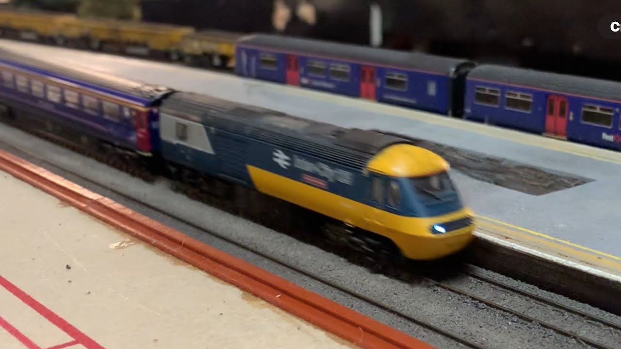 More small (HST) trains in the loft! - YouTube