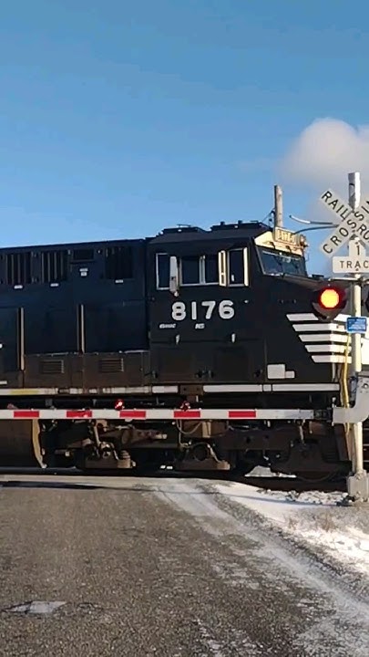 Short NS Train - YouTube