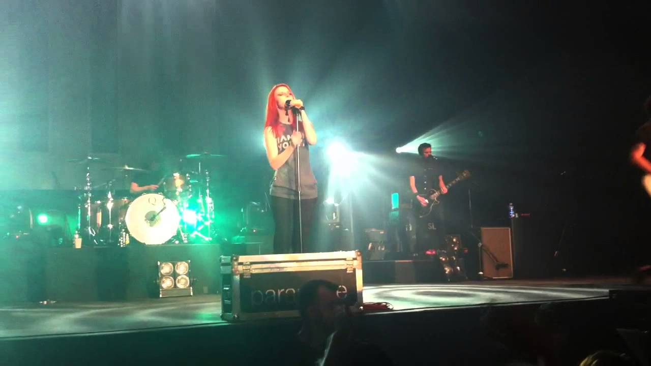 Paramore - Decode (Paramore Live in Bangkok 2013) - YouTube