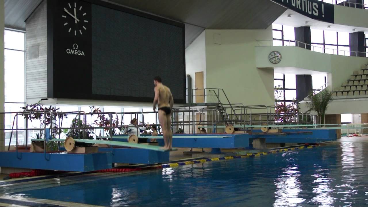 IGContest.com back flying 1.5 somersault pike - YouTube