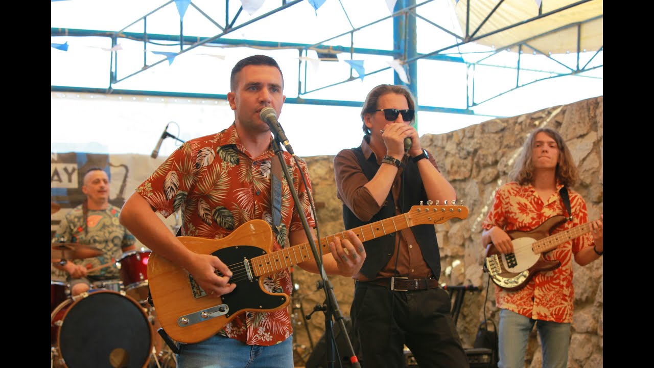 Red Guitar Pick - The Roots (Live in Blue Bay 2023) - YouTube