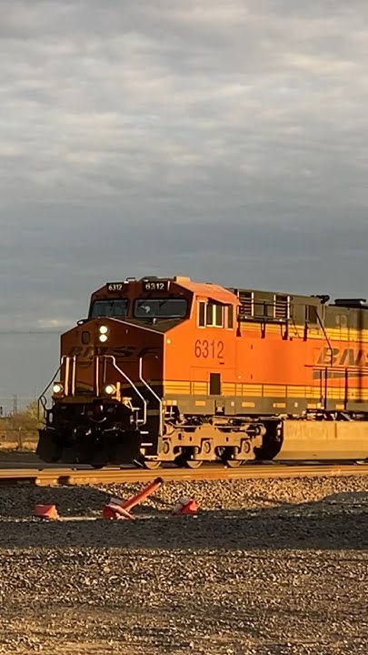 BNSF #6312 departs Saginaw - YouTube
