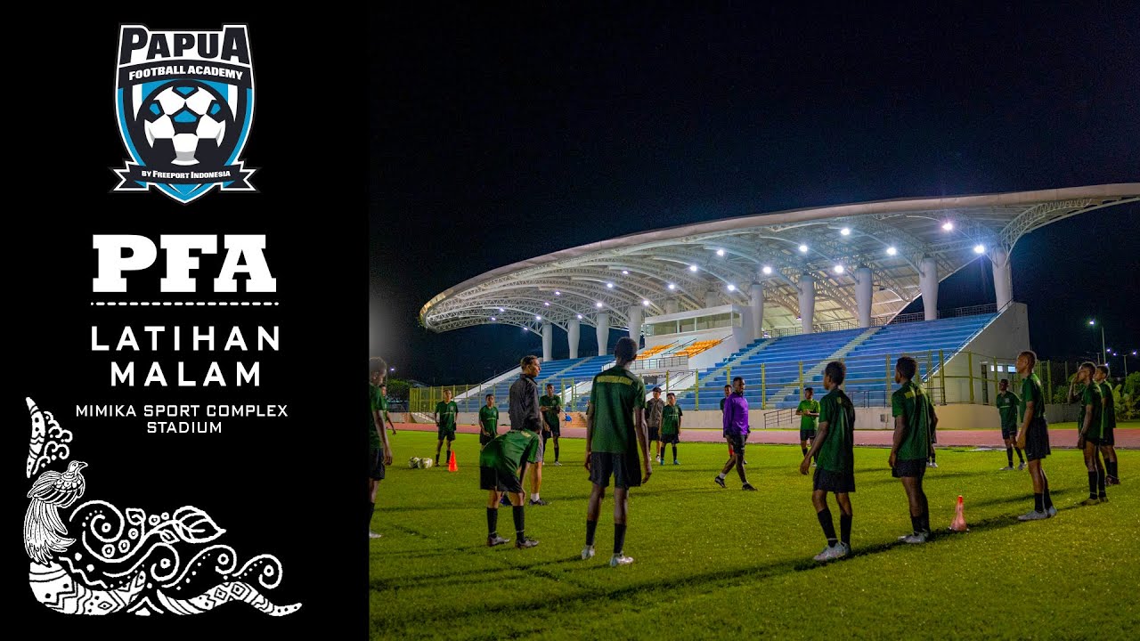 SUASANA LATIHAN MALAM PEMAIN PAPUA FOOTBALL ACADEMY (PFA) - YouTube