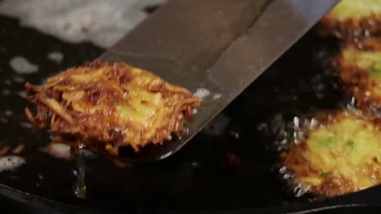 Cooking latkes with Jeffrey Yoskowitz, 2016 Hazon Food Conference - YouTube