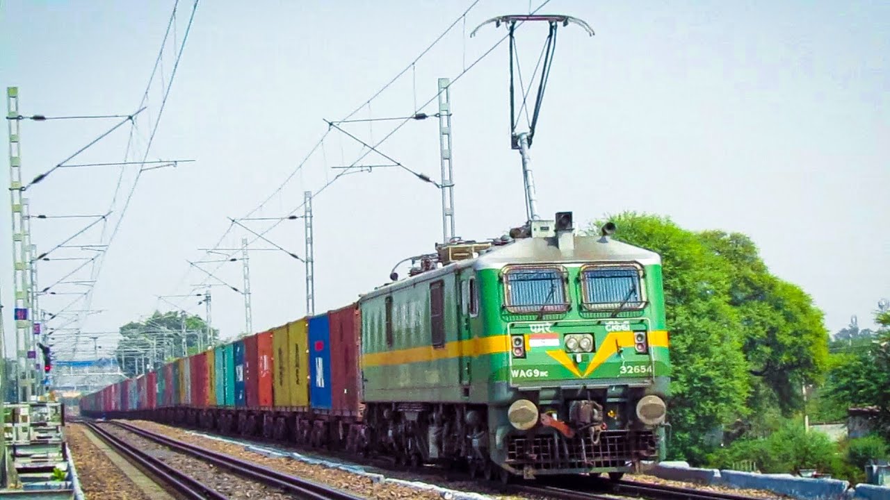 WAG9 HARD ACCELERATION WITH HIGH RISE PANTOGRAPH ON DELHI-REWARI ...
