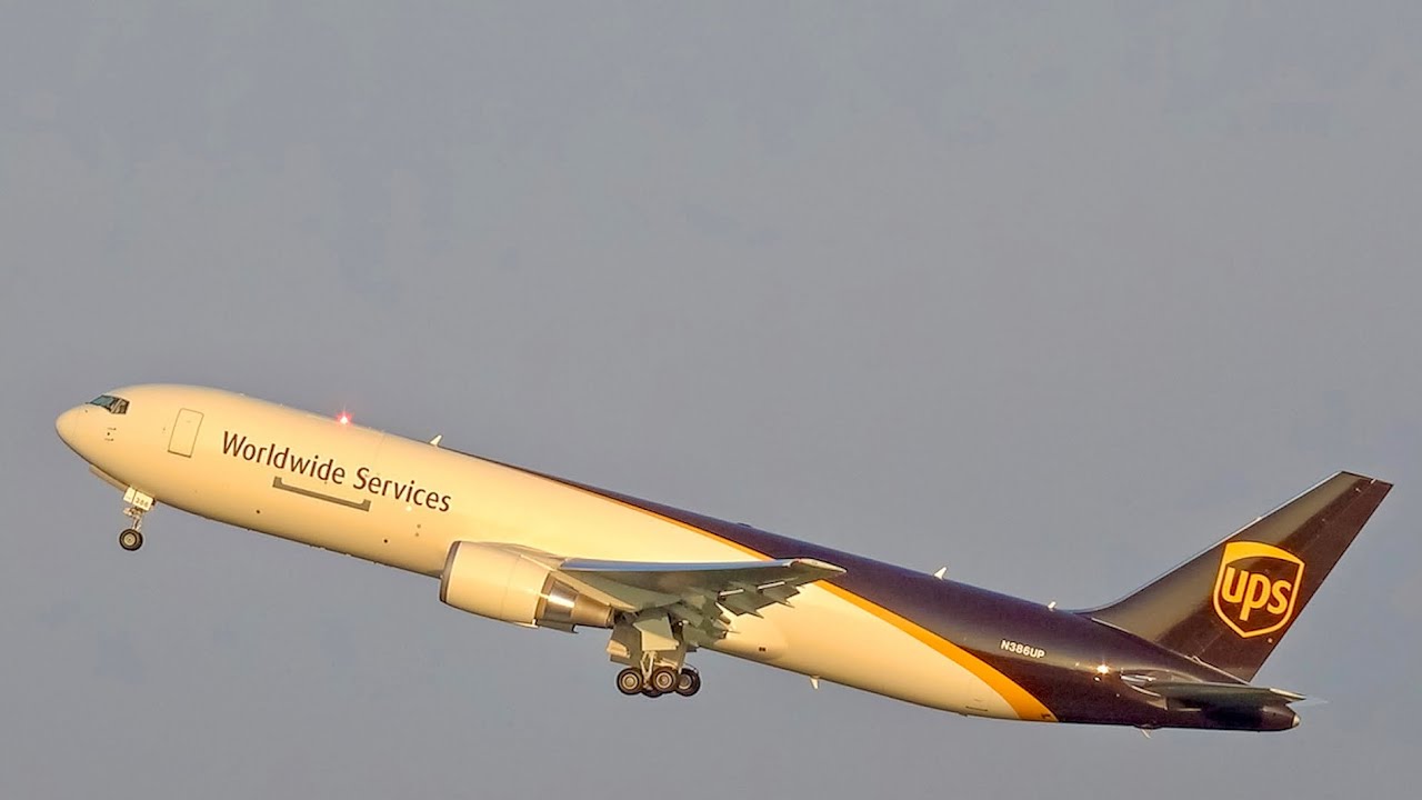 Stunning Short 767 Takeoff Spotting with My Buddy TPA - YouTube