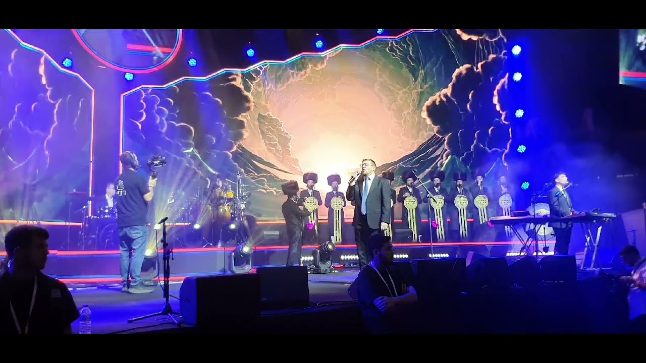 A Musical Experience With Baruch Levine Yoely Dikman & Neginah Choir ...