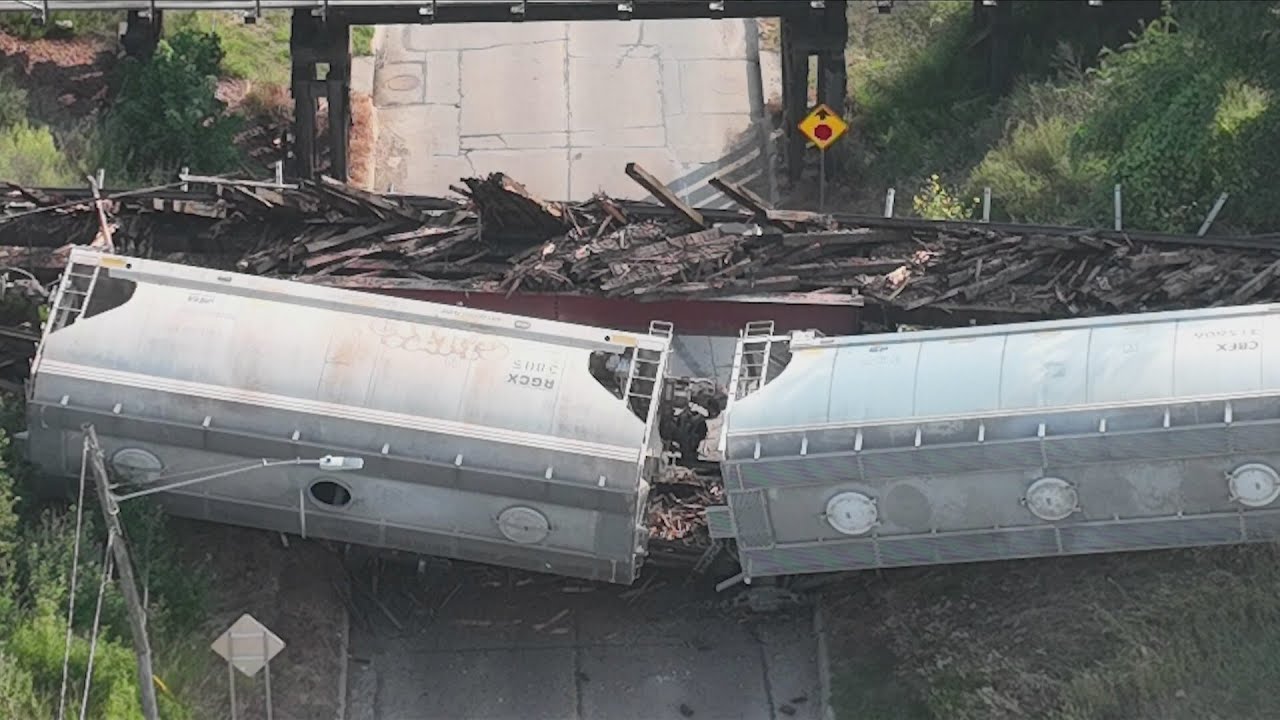 Train derails, bridge collapses in North Sioux City - YouTube