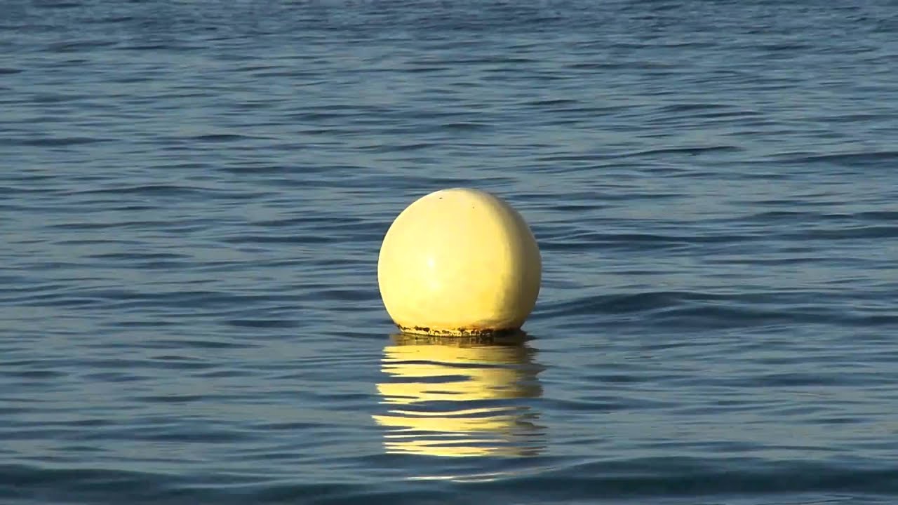 Balle qui flotte sur l'eau.MTS - Ball that floats on water - YouTube