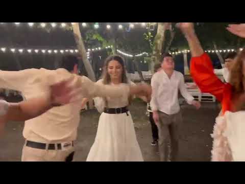 Quba Vladimirovka kənd məktəbinin 11-ci sinif şagirdləri ilə birlikdə