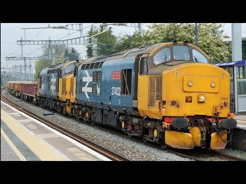 Class 37: DRS 37402 + 37407 Double Headed Through Theale Station - YouTube