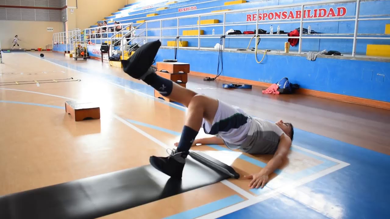 Excéntrico unipodal en slide board - YouTube