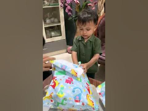 Adik Unboxing kado 🤩 - YouTube