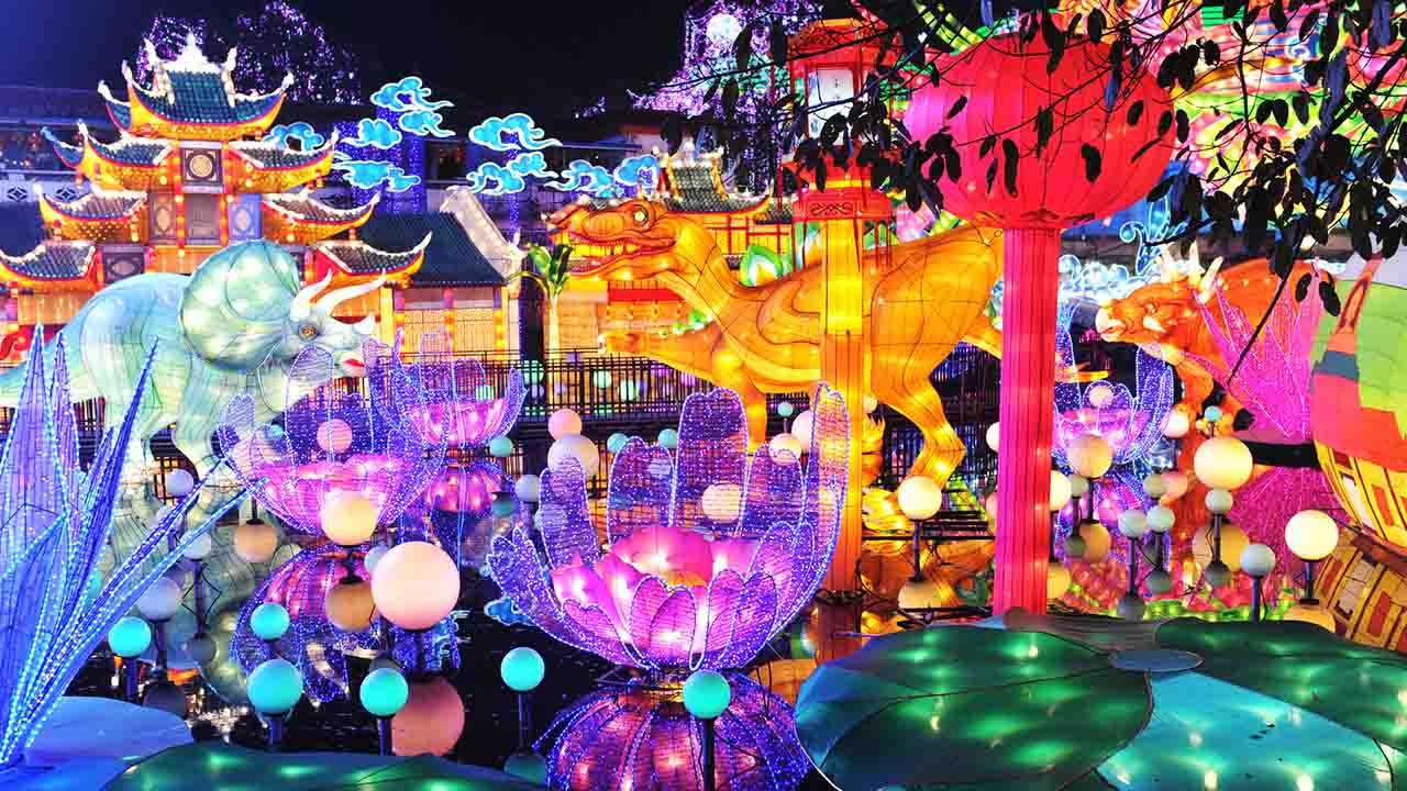 Intricate Chinese lantern show marries tradition with modernity - YouTube