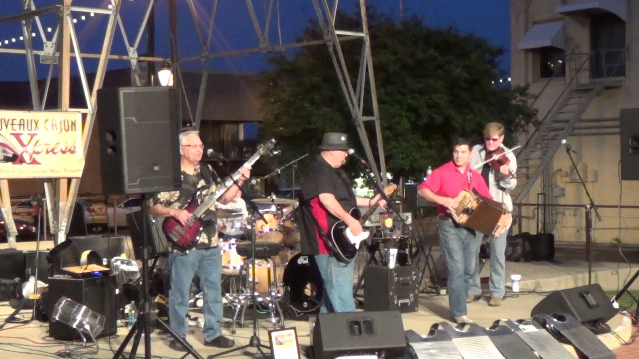 Nouveaux Cajun Xpress performs Allons a Lafayette (Lets go to Lafayette ...