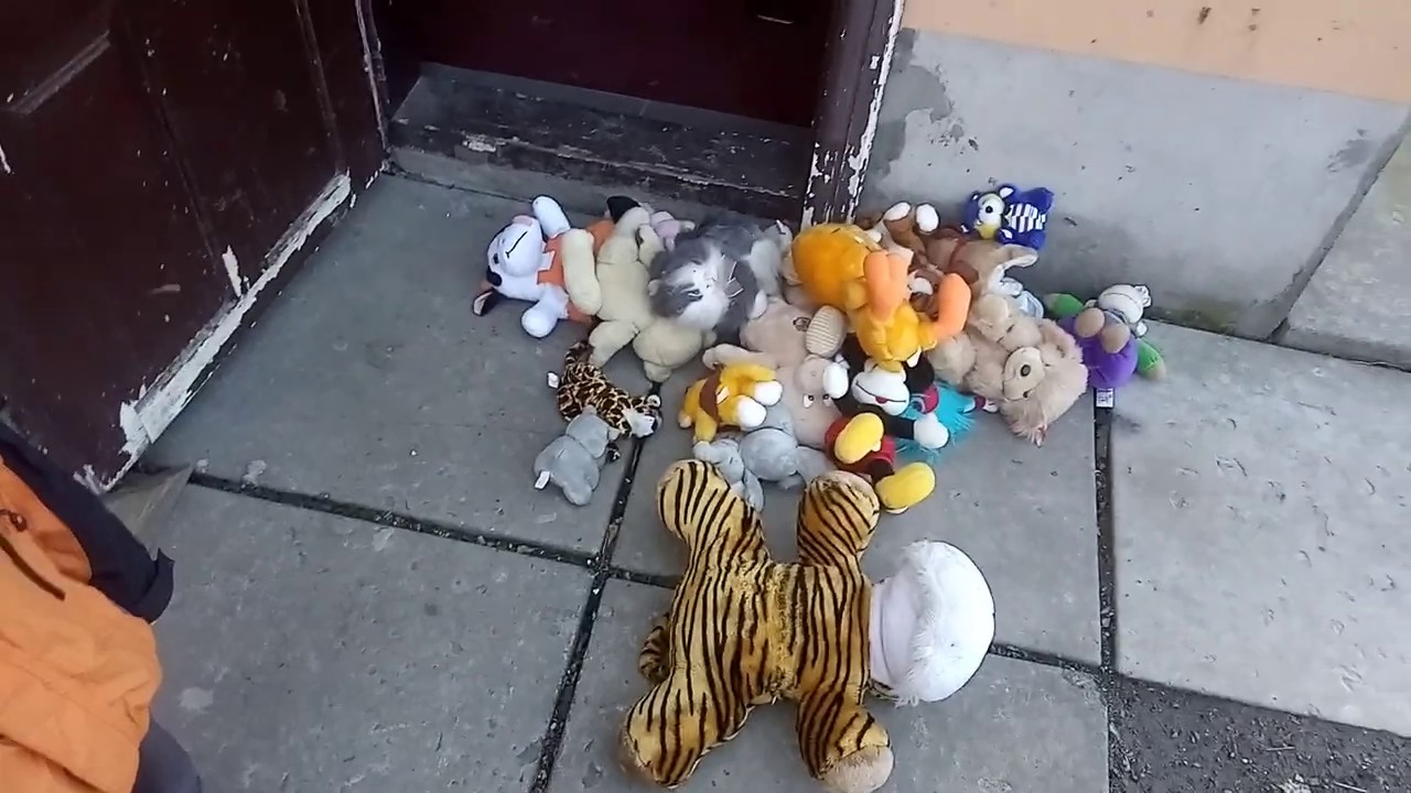 Burn big package of kid's toys. Are you ready? - YouTube