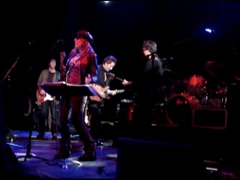 "Joy" Lucinda Williams & Bruce Springsteen - London 2006 (10 min ...