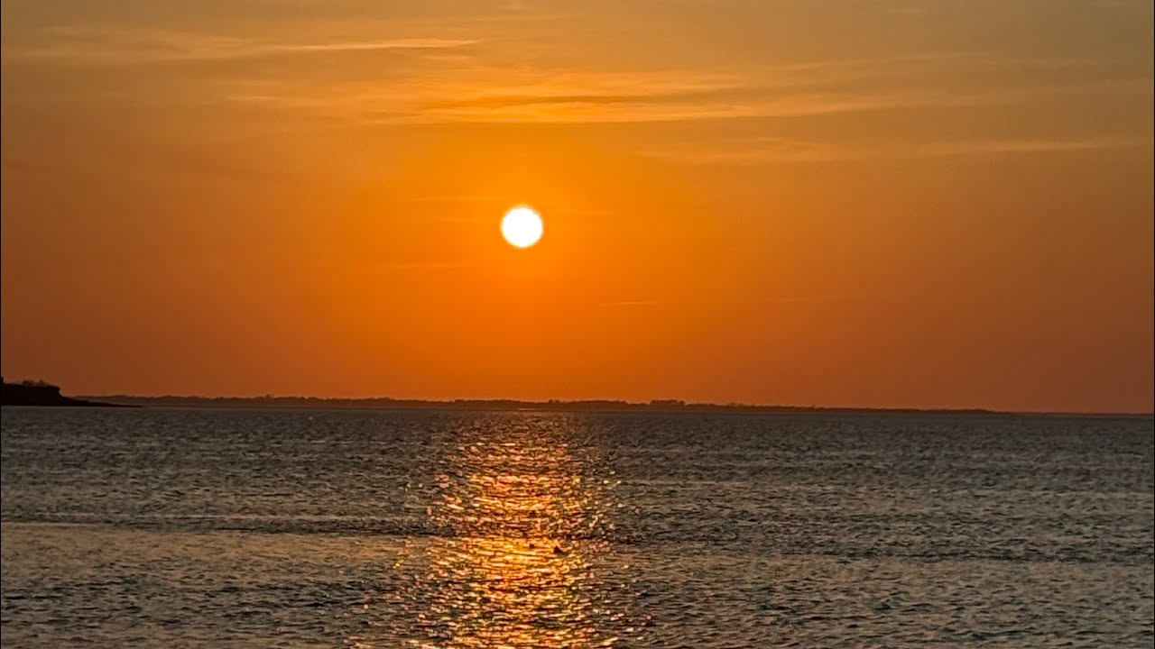 Beautiful sunset/clam digging and bar clams🧡🩵 - YouTube