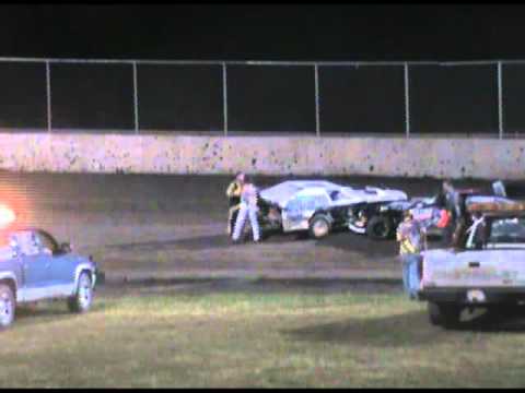 Tri-City Speedway Fight - YouTube