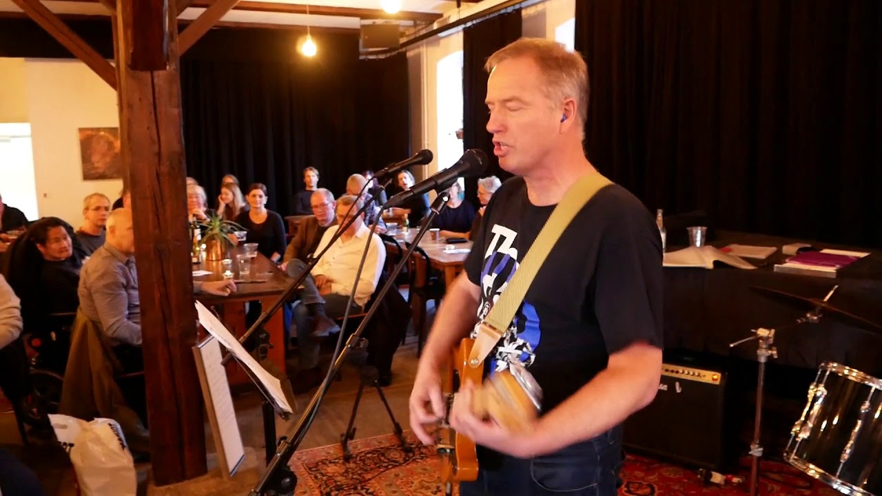 SIX STRING RAZOR performed by WANNABEEZ - YouTube