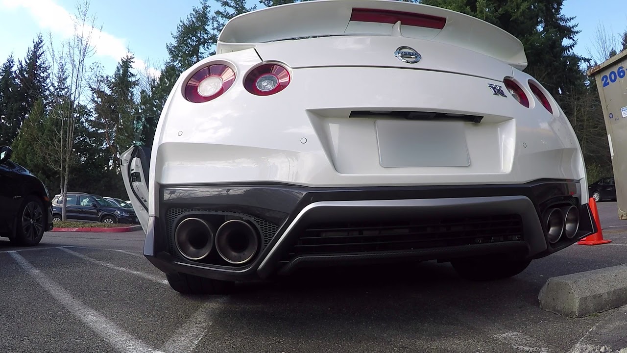 2017 Nissan GT R cold start with stock midpipe vs VR speed factory ...
