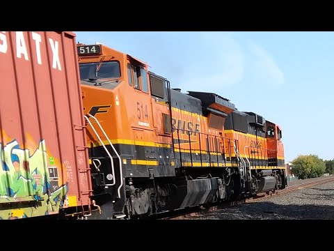 BNSF 121 BNSF 514 LEAD THE SAC LOCAL SOUTHBOUND FREIGHT TRAIN BACK TO STOCKTON - YouTube