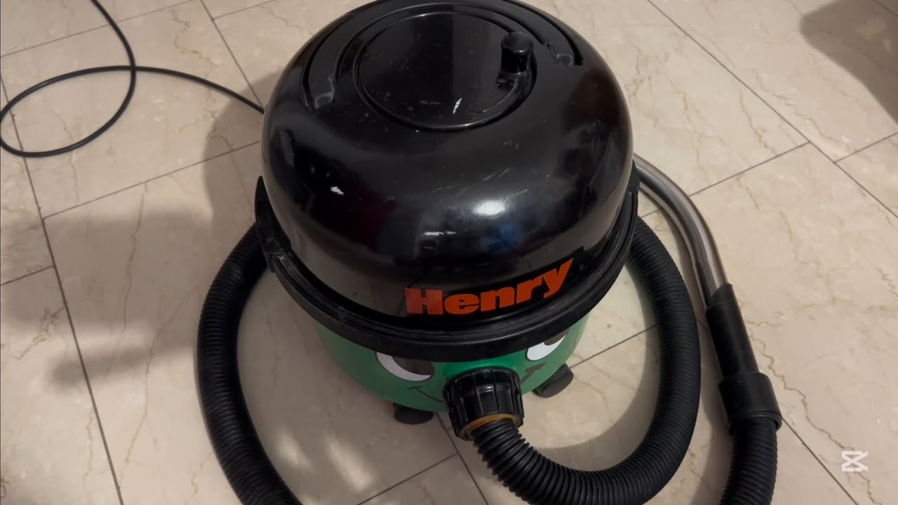 Numatic Henry hvr200 1994 - YouTube