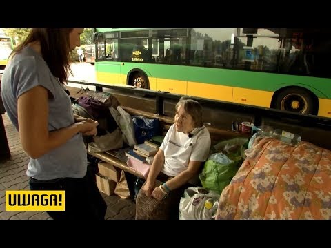 Mają 69 i 72 lata. Mieszkają na dworcu autobusowym... (UWAGA! TVN)