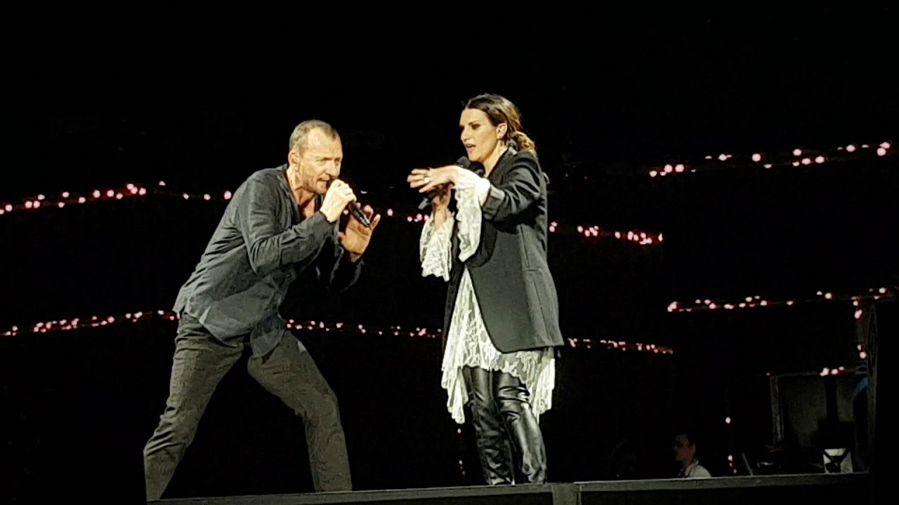 Laura e Biagio Una stanza quasi rosa Torino 17/07/2019 - YouTube