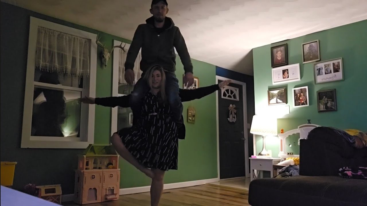 Lift and carry shoulder ride - YouTube