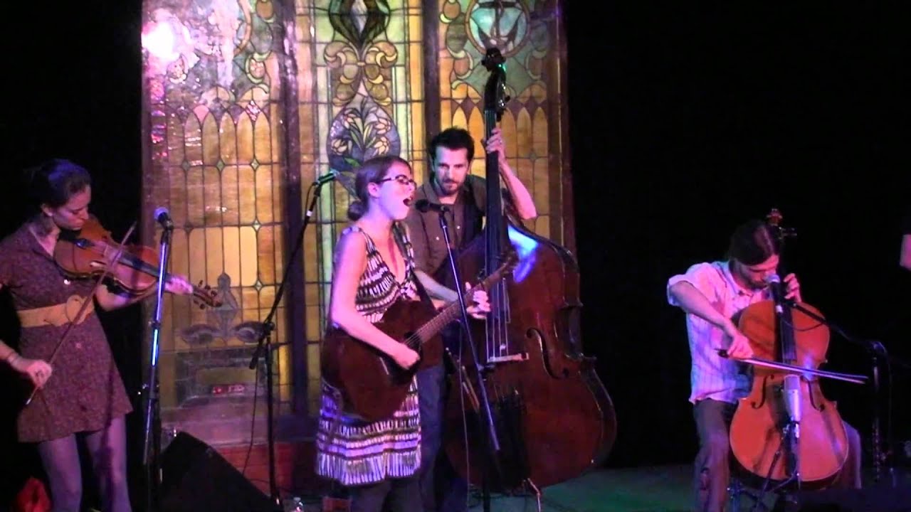 Aoife O'Donovan of Crooked Still sings Neil Young's "Harvest Moon" in ...