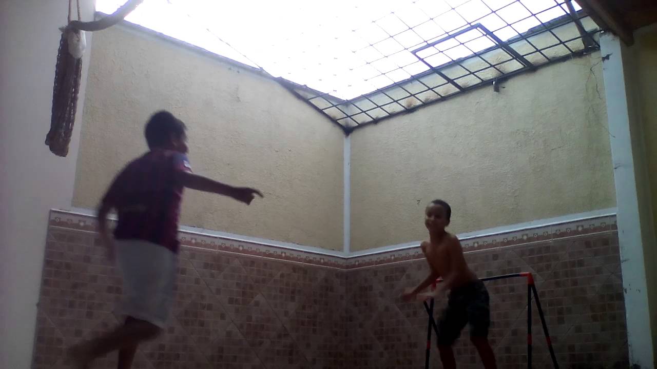 Gafio pata con futbol - YouTube