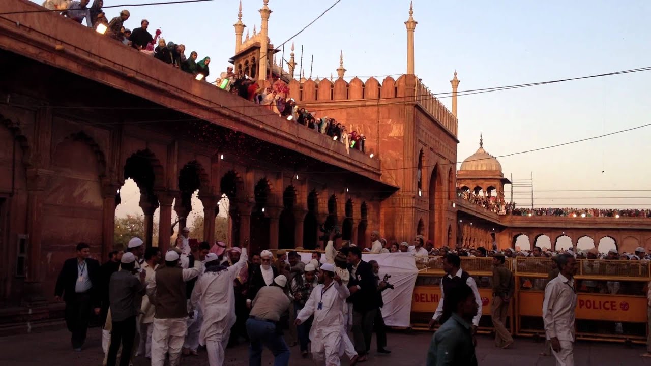 imam-e-haram sheikh shuraim at jama masjid delhi 2/3/12 maghrib - YouTube