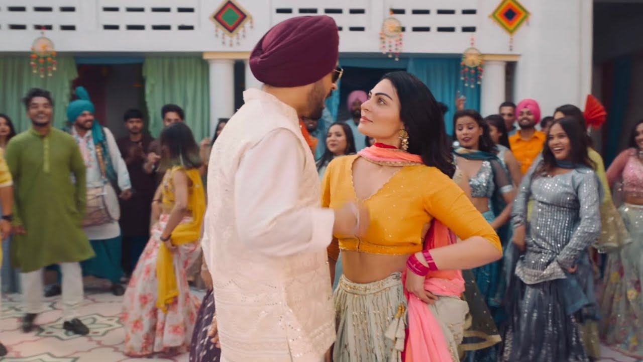 Je Tu Nachi Na Mere Naal Goriye Ni Lehange Te Sharab Dol Du by Diljit ...