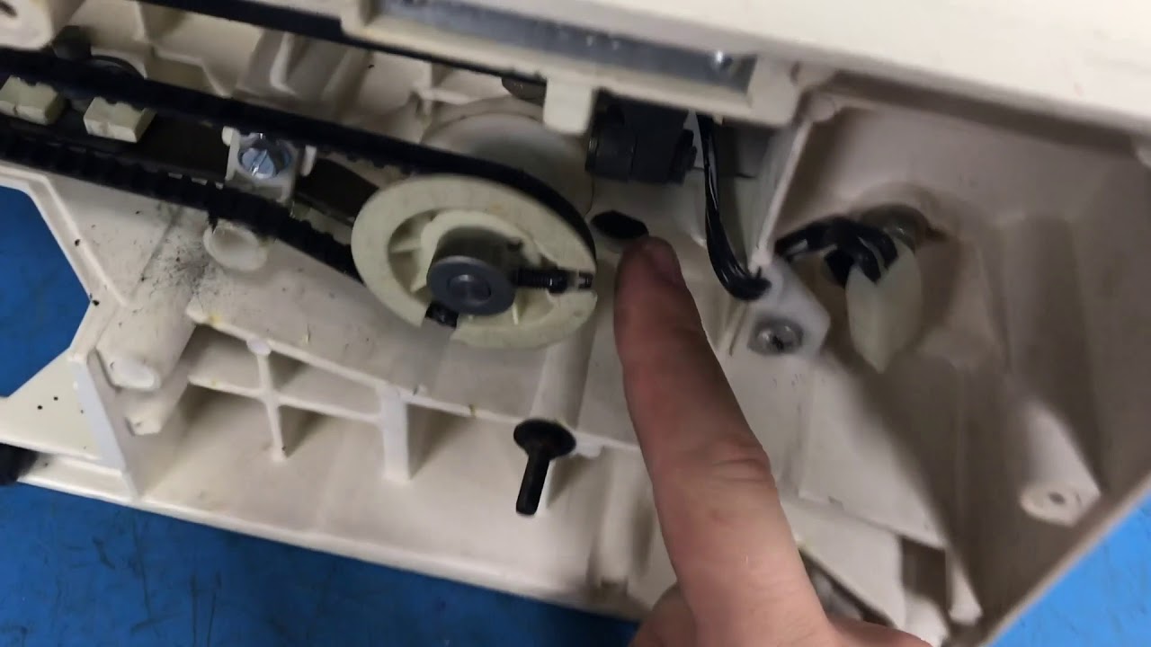 Setting Singer 66 class Sewing Machine Hook Timing - YouTube