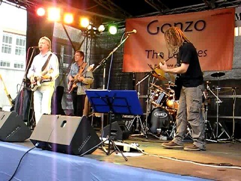 Ray Taff Williams with Michael Nowack's 'Gonzo's Jam' - YouTube